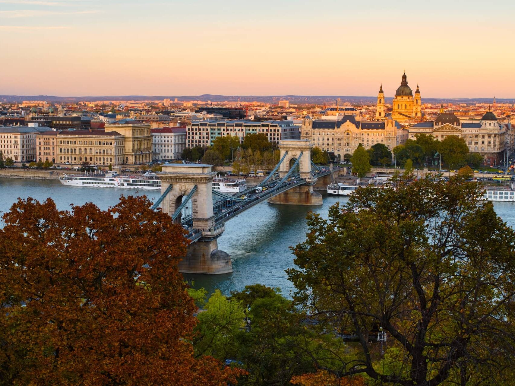 Avrupa Birliği’ni Rehin Alan Ülke: Macaristan - Daktilo 1984